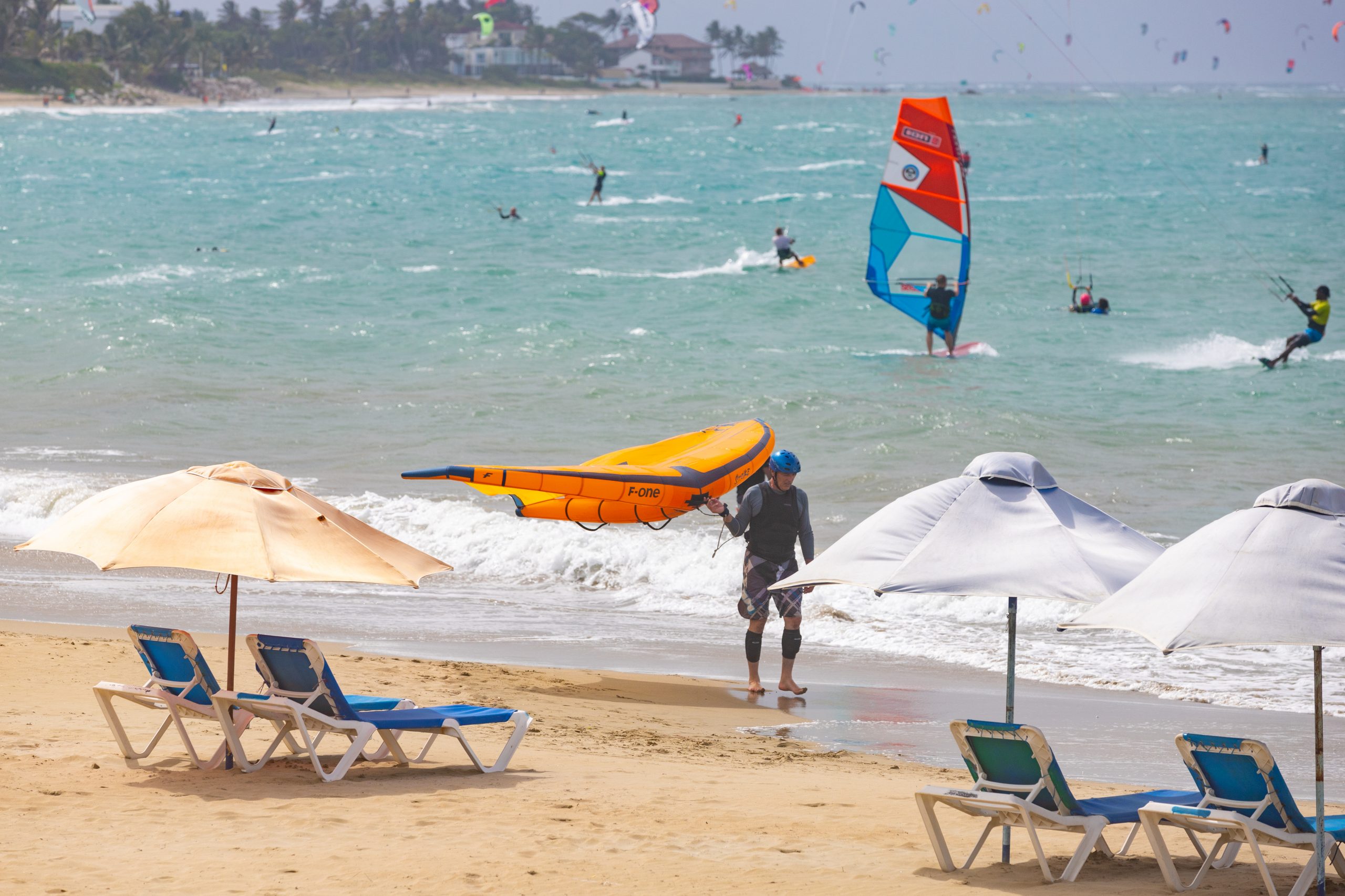 Wing-foiling vs Windsurfing | Comparisons - Liquid Blue Cabarete
